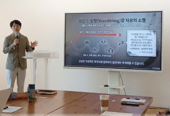철학자들이 경고한 ‘도덕의 황폐화’…AI 시대, 인간다움을 묻다